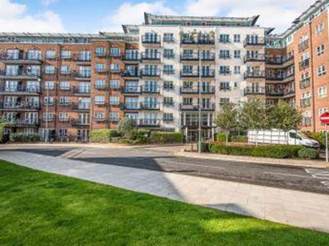 2 Bedrooms Flat for rent in Garland House, Royal Quarter, Kingston Upon Thames KT2