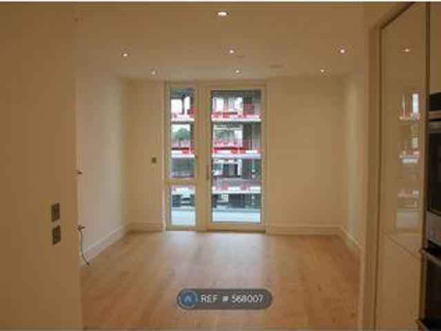 2 Bedrooms Flat for rent in Garnet Place, West Drayton UB7