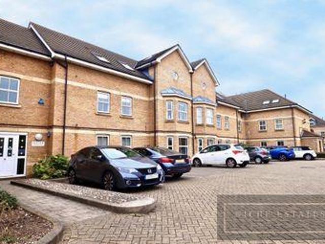 2 Bedrooms Flat for rent in Garsdale Close, London N11