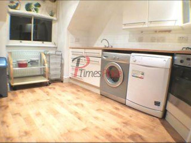 2 Bedrooms Flat for rent in Garratt Lane, Earlsfield, Wandsworth SW18