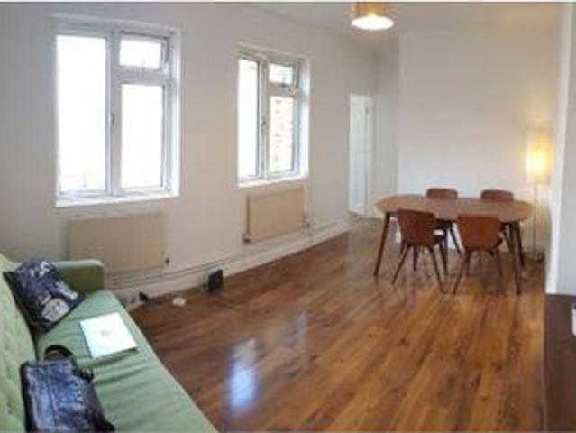 2 Bedrooms Flat for rent in Garratt Lane, London SW17