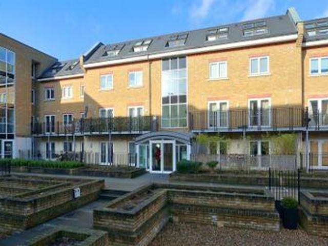2 Bedrooms Flat for rent in Garratt Lane, London SW18