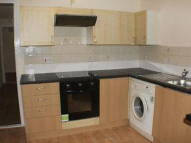 2 Bedrooms Flat for rent in Garrick Drive, London SE28