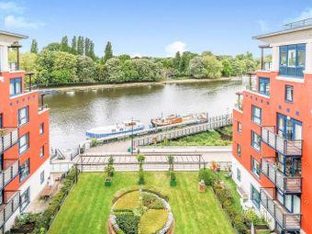 2 Bedrooms Flat for rent in Garricks House, Wadbrook Street, Kingston Upon Thames KT1