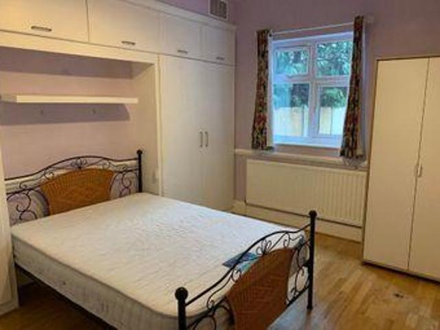 2 Bedrooms Flat for rent in Gartmore Road, Seven Kings IG3