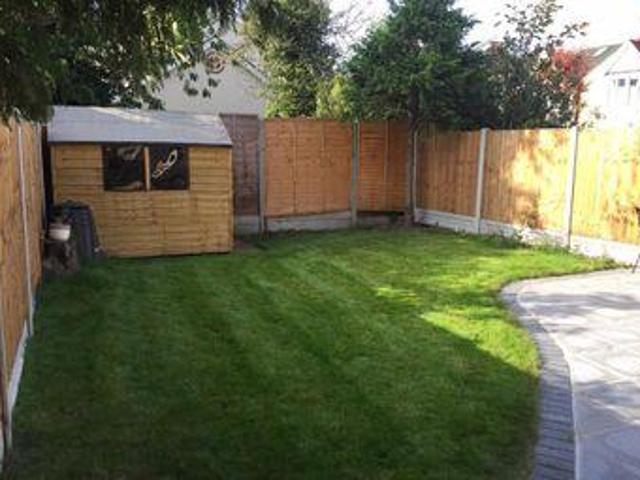 2 Bedrooms Flat for rent in Gartmore Road, Seven Kings IG3