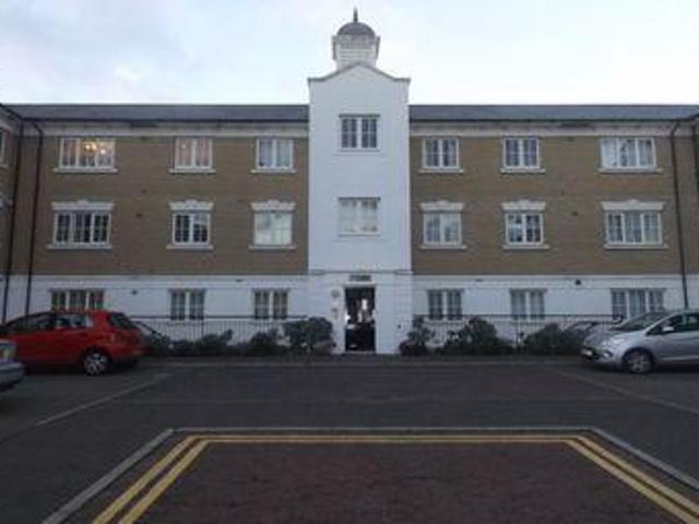 2 Bedrooms Flat for rent in George Williams Way, Colchester CO1