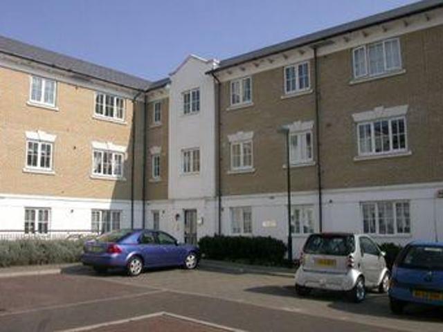2 Bedrooms Flat for rent in George Williams Way, Colchester CO1