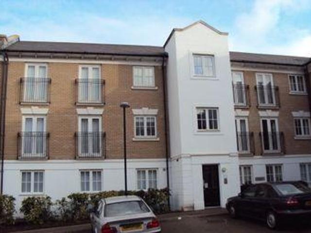 2 Bedrooms Flat for rent in George Williams Way, Colchester CO1