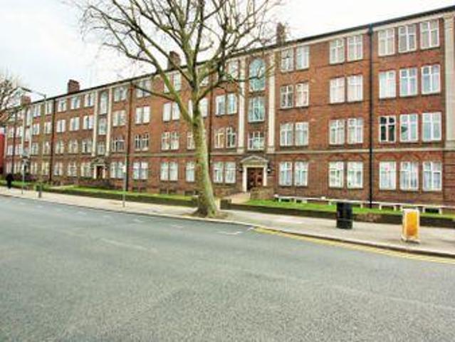 2 Bedrooms Flat for rent in Georgian Court, Vivian Avenue, Hendon NW4