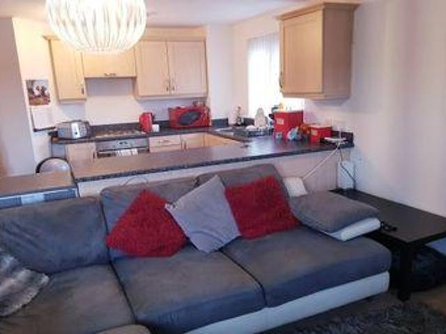 2 Bedrooms Flat for rent in Giants Seat Grove, Manchester M27