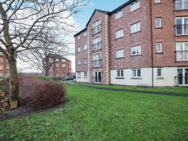 2 Bedrooms Flat for rent in Giants Seat Grove, Swinton, Manchester M27