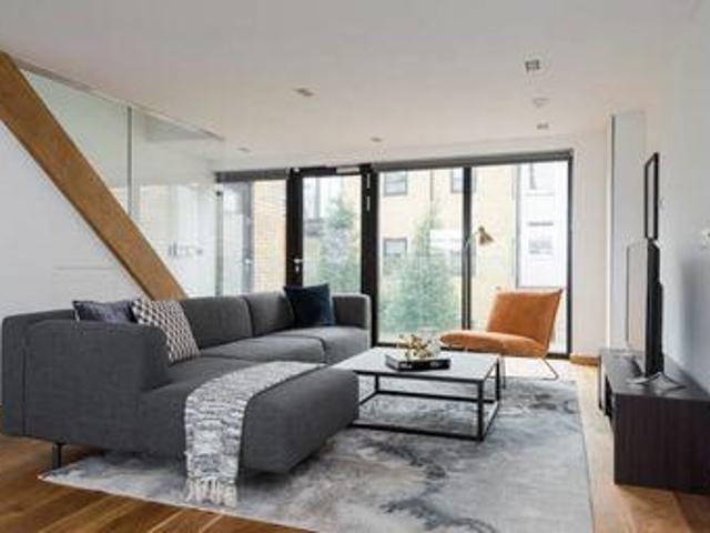 2 Bedrooms Flat for rent in Gifford Street, London N1