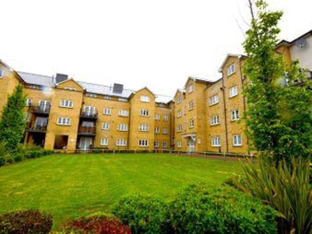 2 Bedrooms Flat for rent in Gilbert Court, Clarendon Way, Colchester CO1