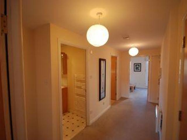2 Bedrooms Flat for rent in Giles Street, Edinburgh EH6