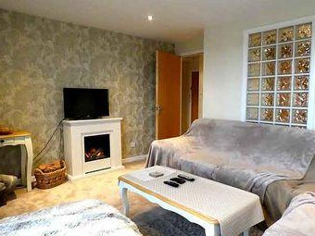 2 Bedrooms Flat for rent in Giles Street, Edinburgh EH6