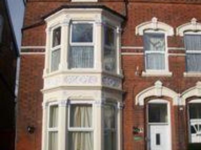 2 Bedrooms Flat for rent in Gillott Road, Edgbaston B16