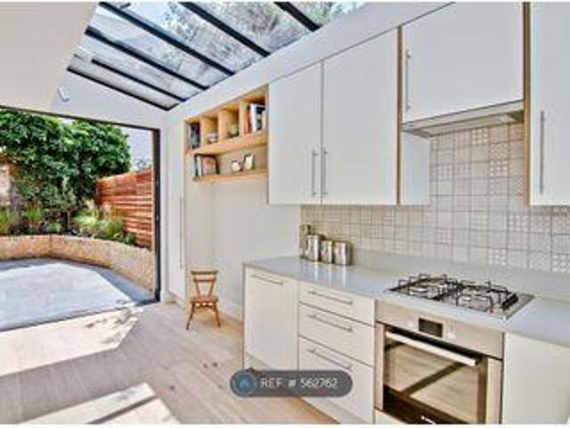2 Bedrooms Flat for rent in Gillespie Road, London N5