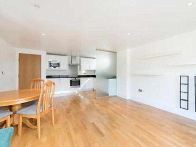 2 Bedrooms Flat for rent in Gipsy Road, London SE27