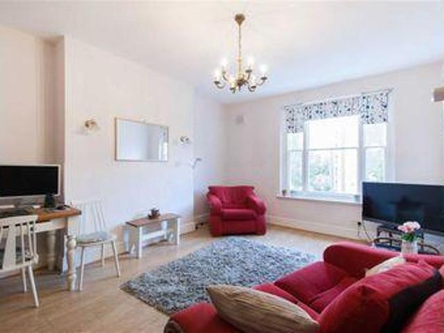 2 Bedrooms Flat for rent in Girdlers Road, London W14