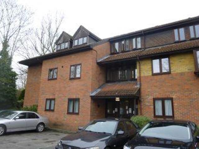 2 Bedrooms Flat for rent in Glyn Avenue, New Barnet, Barnet EN4