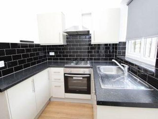 2 Bedrooms Flat for rent in Gladstone Avenue, Wood Green N22