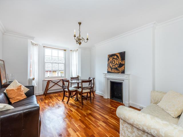 2 Bedrooms Flat for Rent in Gladstone Court | Foxtons