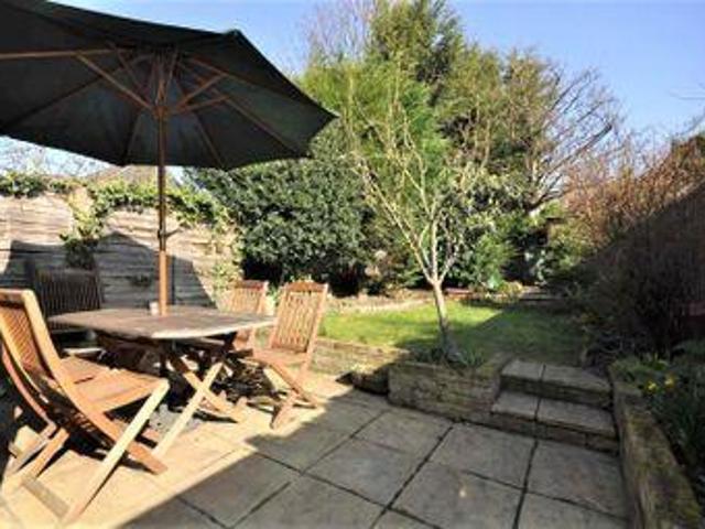2 Bedrooms Flat for rent in Gladstone Road, London SW19