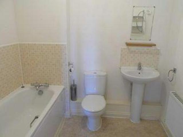 2 Bedrooms Flat for rent in Gladstone Street, Warrington WA2