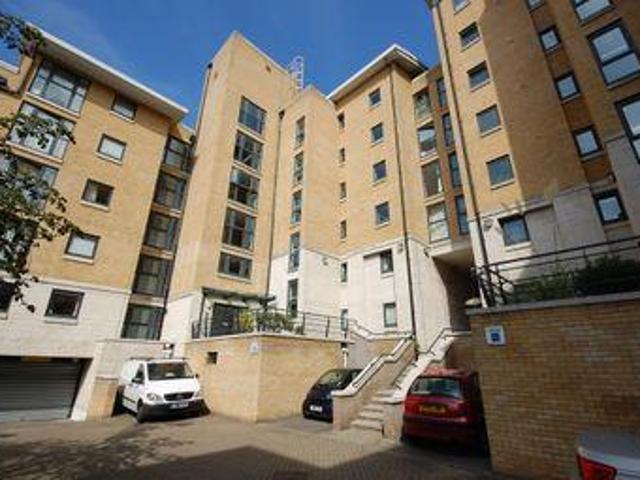 2 Bedrooms Flat for rent in Glaisher Street, Millennium Quay SE8, London