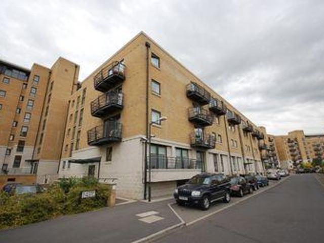 2 Bedrooms Flat for rent in Glaisher Street, London SE8
