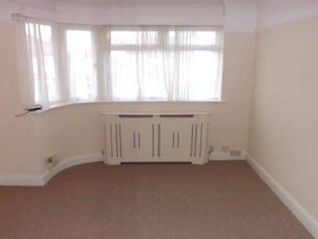 2 Bedrooms Flat for rent in Glanville Road, Bromley BR2