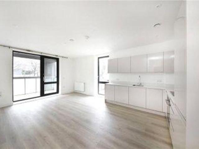 2 Bedrooms Flat for rent in Glassblowers House, Aberfeldy Village, Abbott Road, London E14
