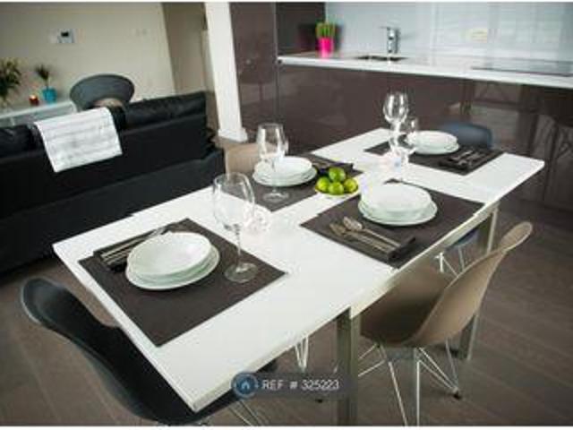 2 Bedrooms Flat for rent in Glasshouse Gardens, London E20