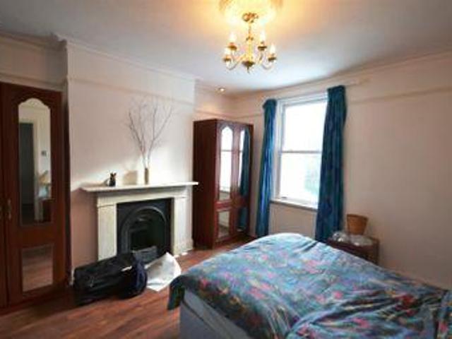2 Bedrooms Flat for rent in Glasslyn Road, Crouch End N8