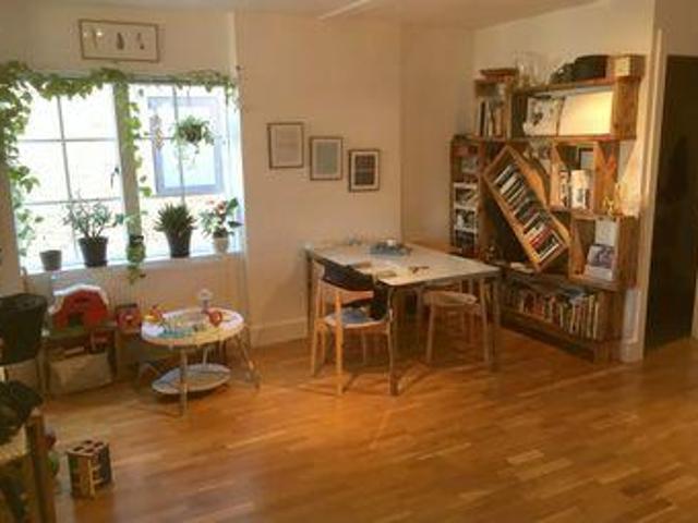 2 Bedrooms Flat for rent in Glebe Road, Dalston E8