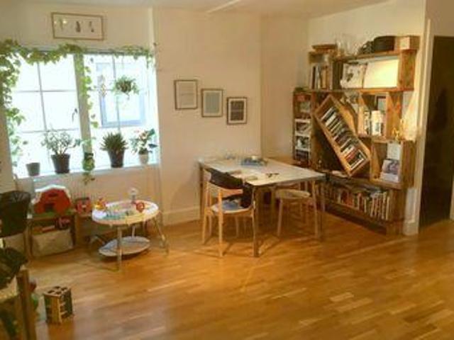 2 Bedrooms Flat for rent in Glebe Road, Dalston E8