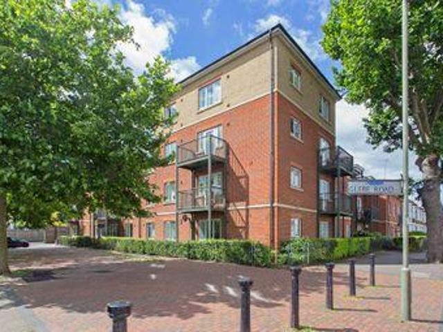 2 Bedrooms Flat for rent in Glebe Road, London N3
