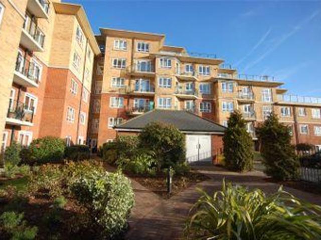 2 Bedrooms Flat for rent in Glebelands Close, North Finchley, London N12