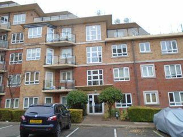 2 Bedrooms Flat for rent in Glebelands Close, North Finchley N12