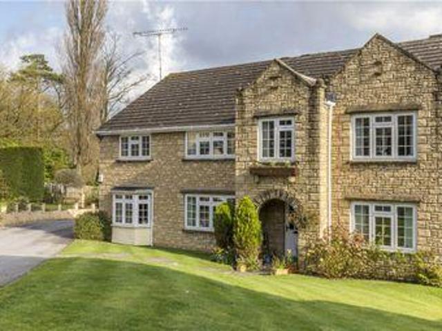 2 Bedrooms Flat for rent in Glendower Park, Leeds, West Yorkshire LS16