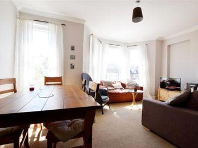 2 Bedrooms Flat for rent in Gleneagle Road, London SW16