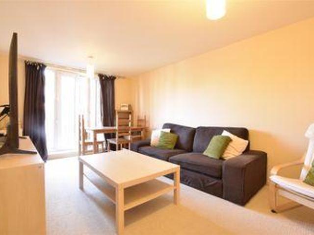 2 Bedrooms Flat for rent in Gleneagle Road, London SW16