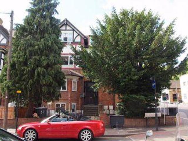 2 Bedrooms Flat for rent in Gleneagle Road, London SW16