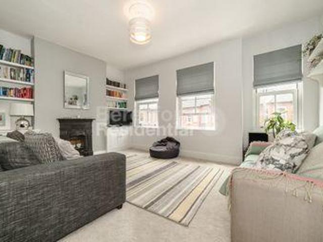 2 Bedrooms Flat for rent in Glenelg Road, London SW2