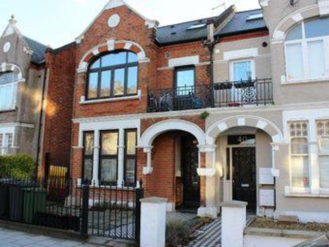 2 Bedrooms Flat for rent in Gleneldon Road, London SW16