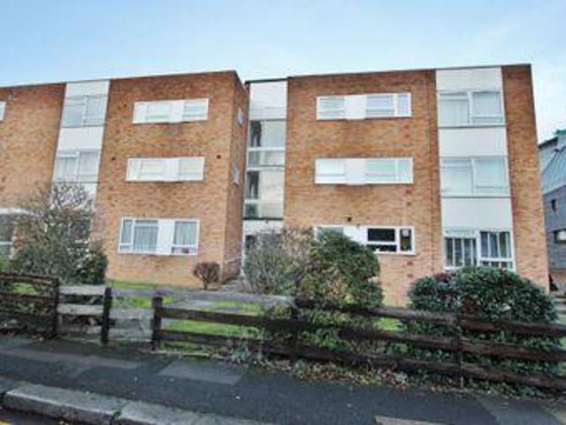 2 Bedrooms Flat for rent in Glengall Road, Woodford Green IG8