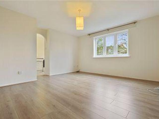 2 Bedrooms Flat for rent in Glenville Grove, London SE8