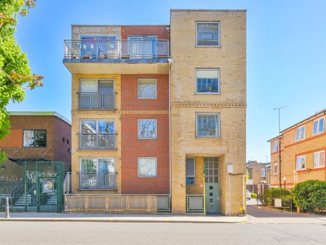 2 Bedrooms Flat for Rent in Globe Road | Foxtons