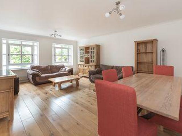 2 Bedrooms Flat for rent in Gloucester Terrace, London W2